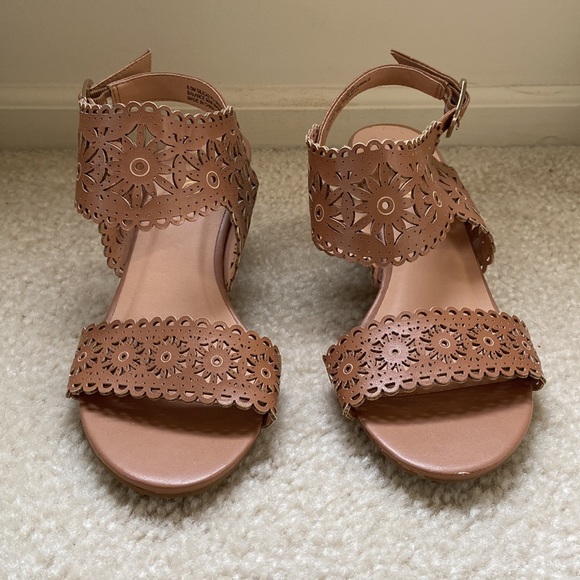 XOXO | Shoes | Nwot Tan Boho Floral Cutout Wedge Sandals Size 65 | Poshmark